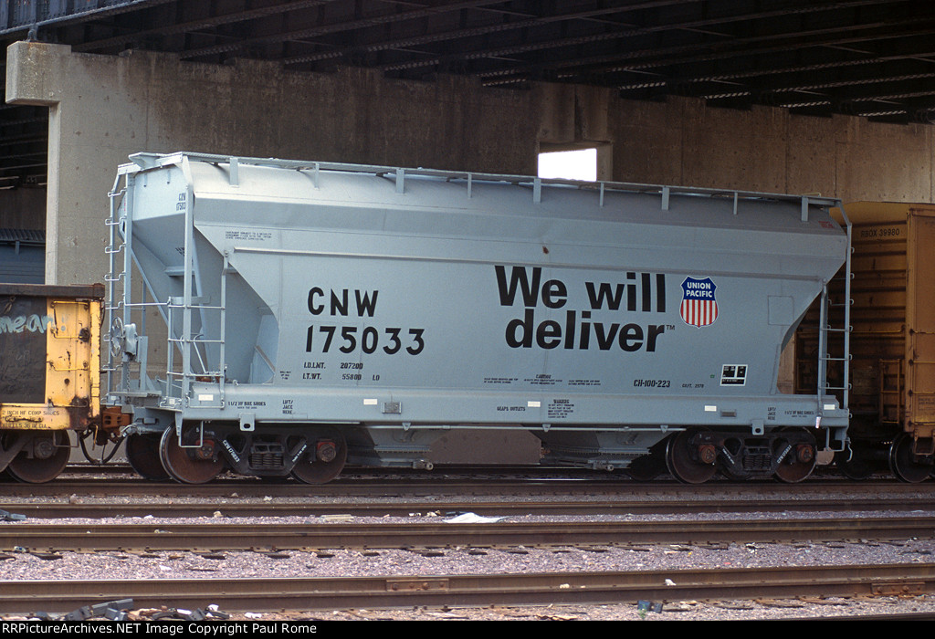 CNW 175033, on the UPRR at Proviso Yard